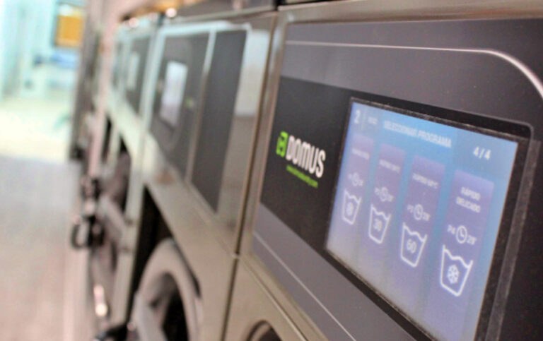 Industrial washing machine 20kg | Domus Laundry